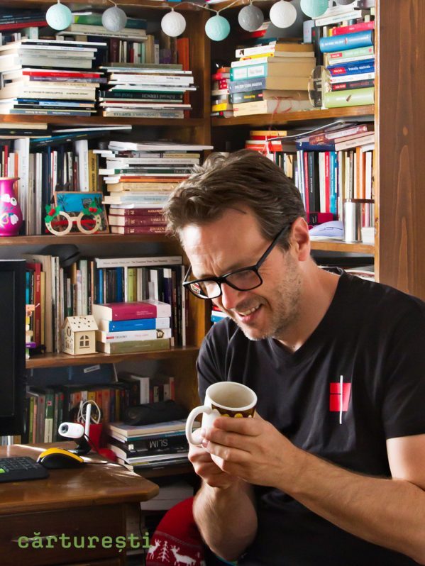 Bibliotecă de scriitor – Dan Coman: „Biblioteca mă ajută la câștigarea ...