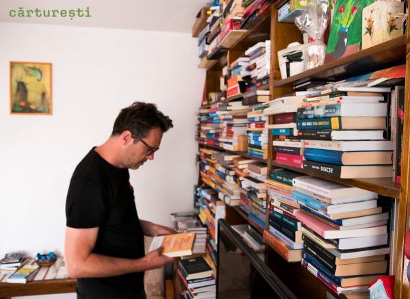 Bibliotecă de scriitor – Dan Coman: „Biblioteca mă ajută la câștigarea ...