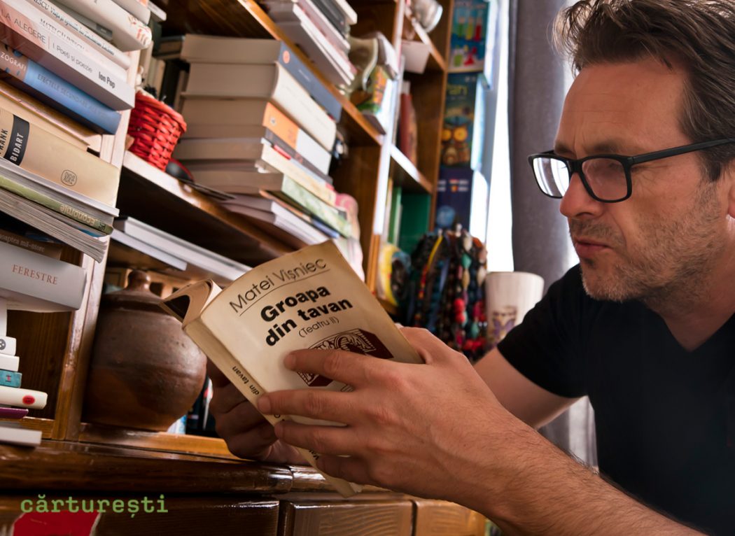 Bibliotecă de scriitor – Dan Coman: „Biblioteca mă ajută la câștigarea ...